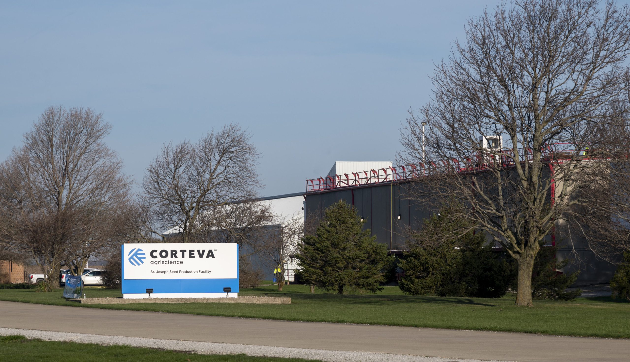 Corteva, Pioneer Hi-Bred settle lawsuit with farmworkers sprayed with ...